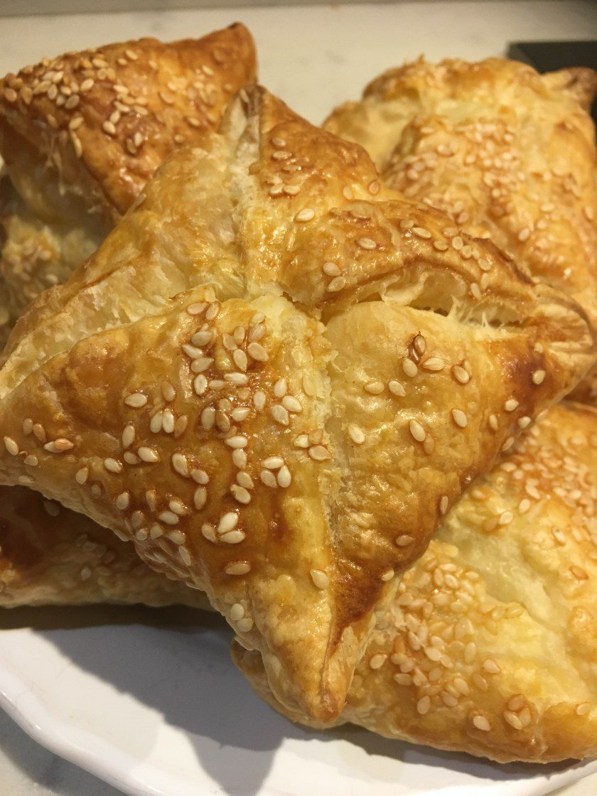 Tiropitakia - Griekse bladerdeeg hapjes met feta - Koken met Elefteria